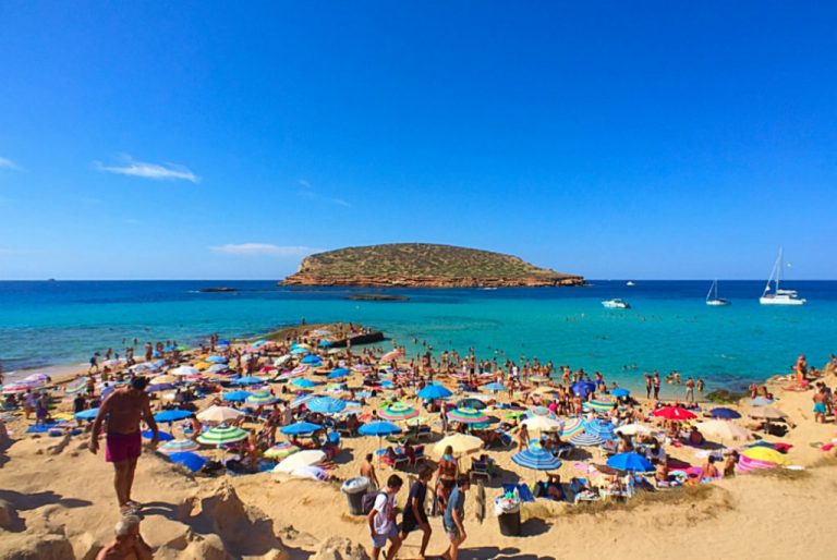 Cala Conta Ibiza | Practical guide to beaches & surroundings » Boats Ibiza